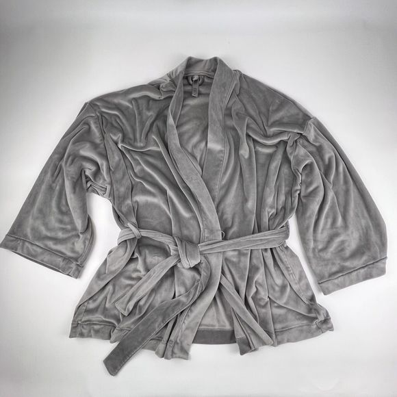 SKIMS | Intimates & Sleepwear | Skims Velour Velvet Short Lounge Robe ...